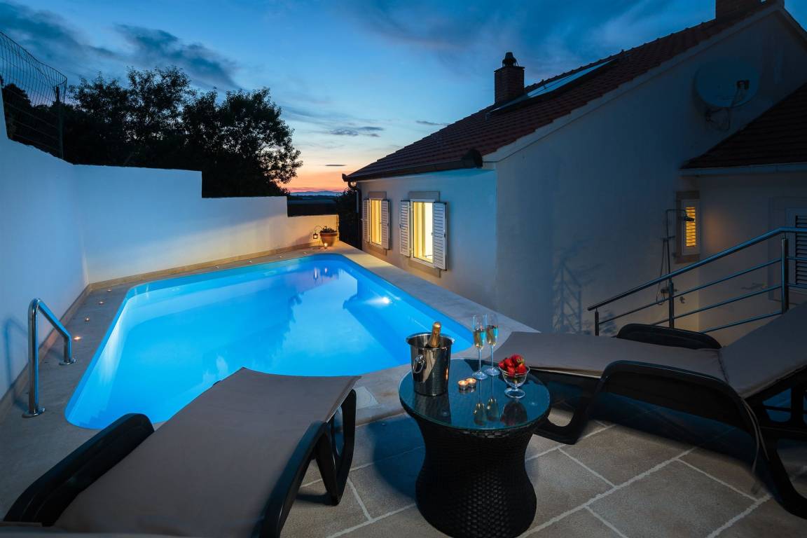 House ∙ 3 Bedrooms ∙ 8 Guests - Supetar