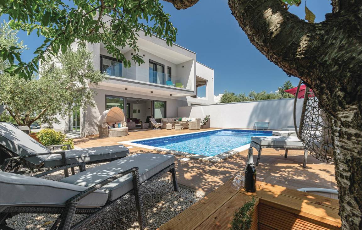 260 M² House ∙ 4 Bedrooms ∙ 8 Guests - Poreč