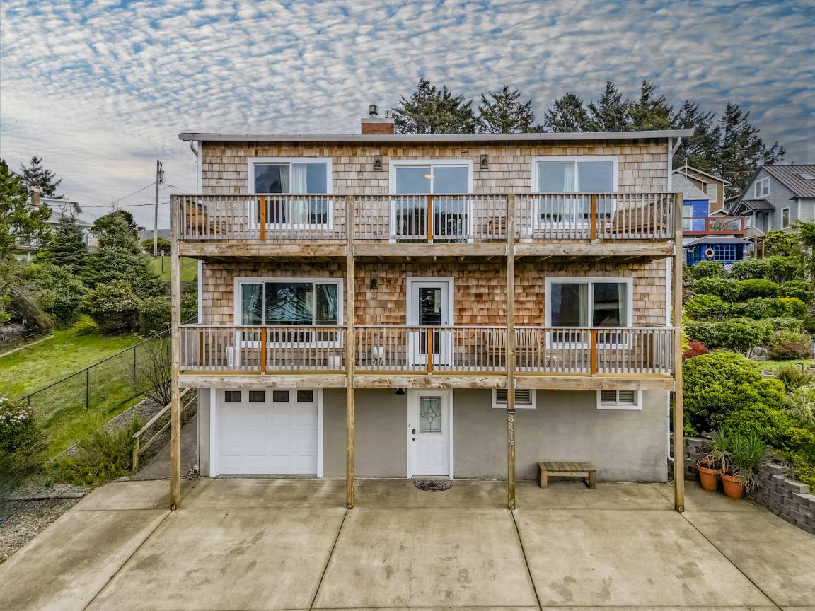 235 M² House ∙ 3 Bedrooms ∙ 6 Guests - Lincoln City, OR