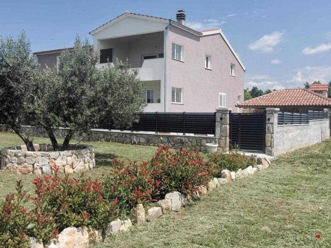 140 M² Villa ∙ 3 Habitaciones ∙ 8 Huéspedes - Knin