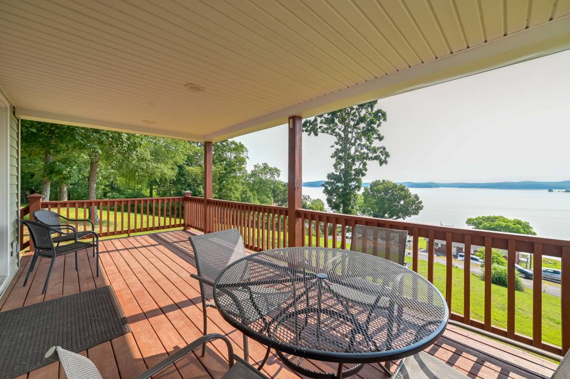 92 M² Cottage ∙ 2 Bedrooms ∙ 4 Guests - Kentucky Lake