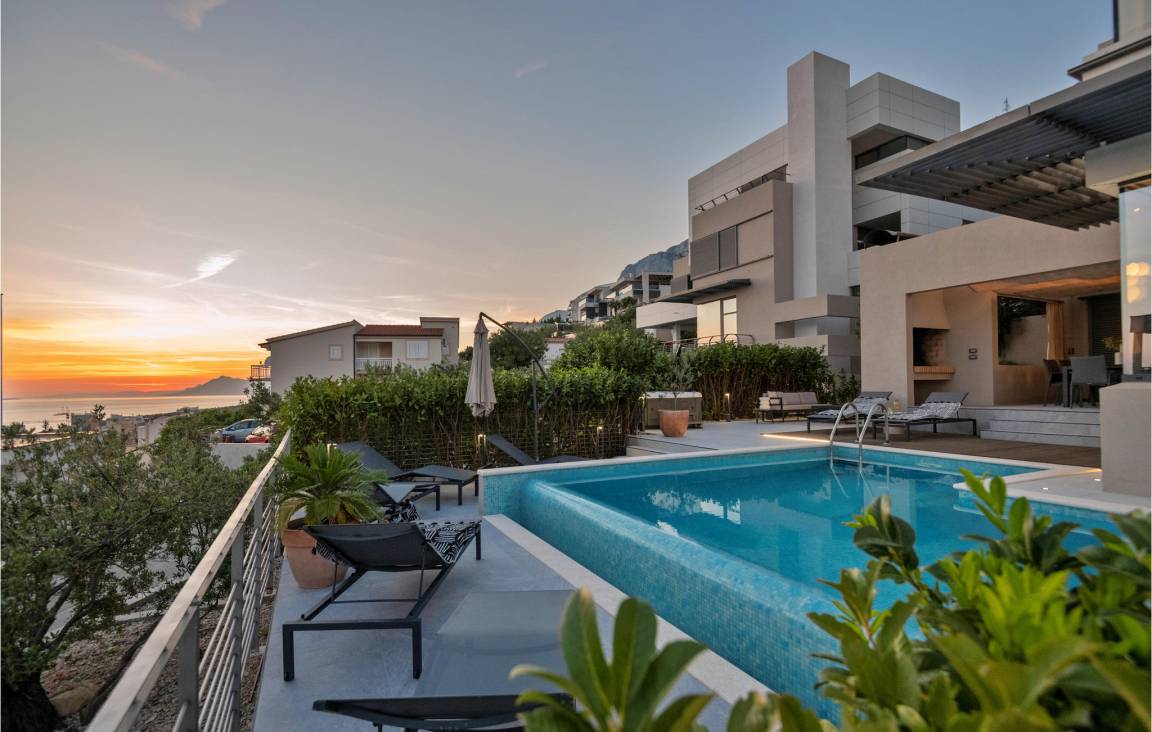 330 M² Maison De Vacances ∙ 5 Chambres ∙ 10 Personnes - Makarska