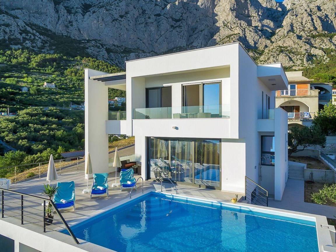 250 M² Ferienhaus ∙ 5 Schlafzimmer ∙ 9 Gäste - Makarska