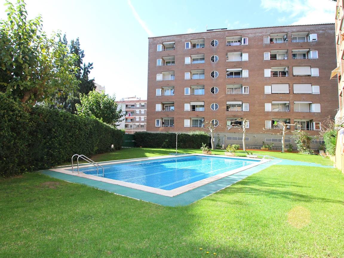 81 M² Apartamento ∙ 3 Habitaciones ∙ 6 Huéspedes - Lloret de Mar