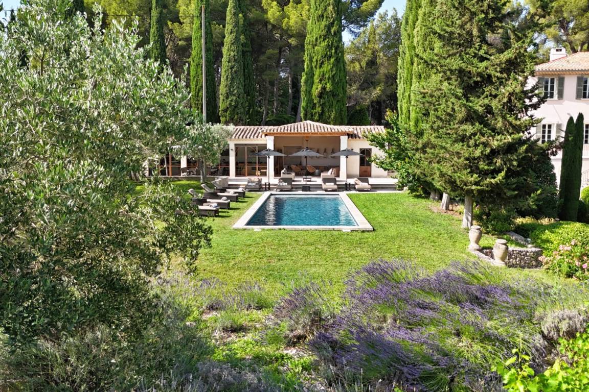 300 M² Maison De Vacances ∙ 6 Chambres ∙ 12 Personnes - Éguilles