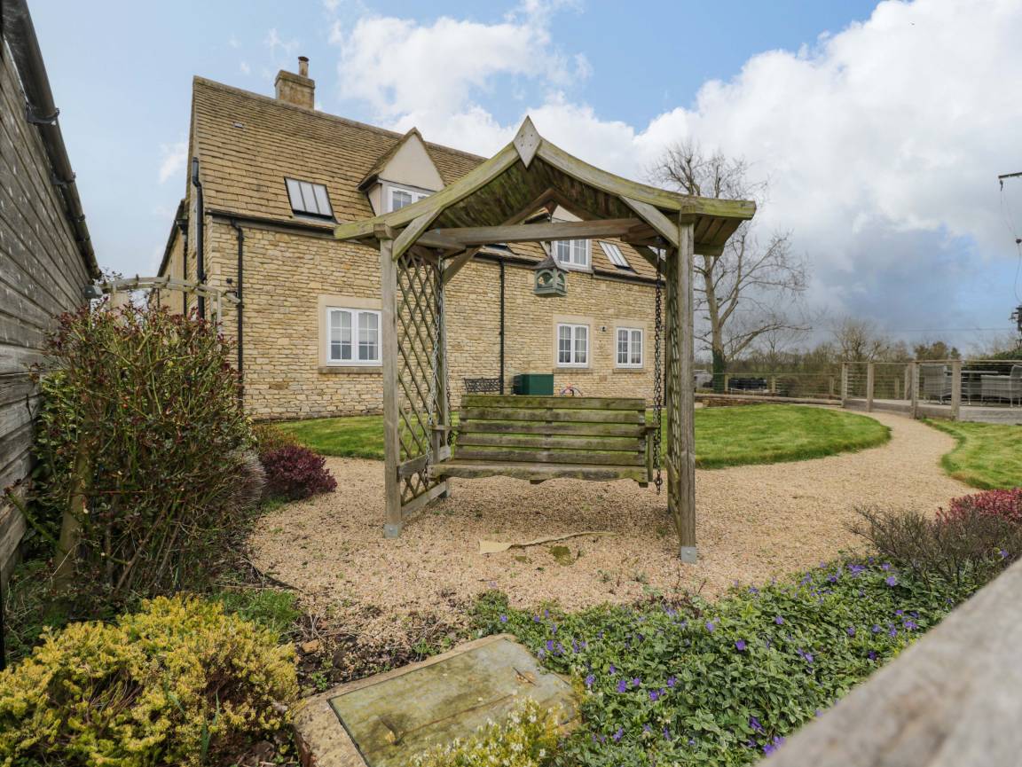Cottage ∙ 2 Bedrooms ∙ 4 Guests - Tetbury