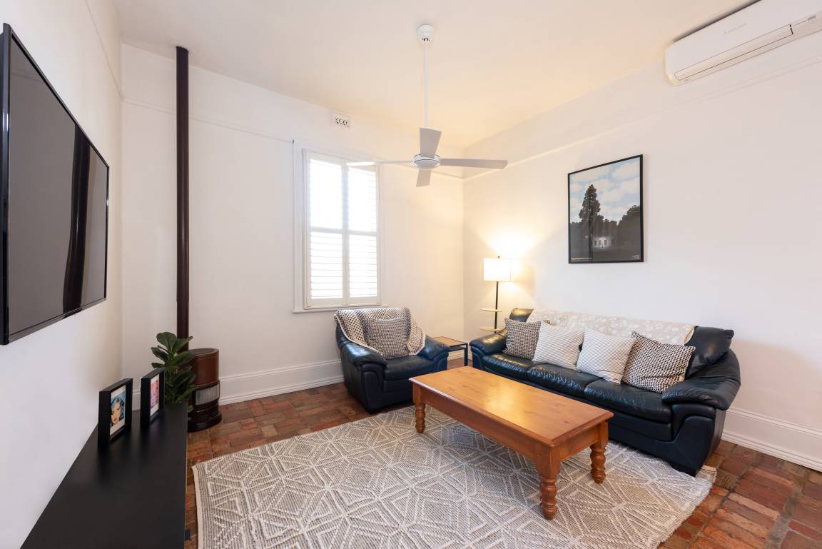 65 M² House ∙ 2 Bedrooms ∙ 4 Guests - Tottenham