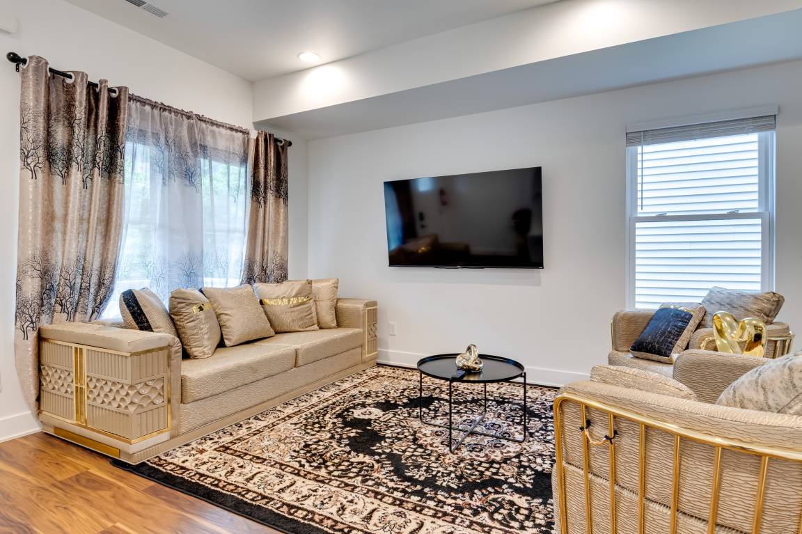 137 M² Apartment ∙ 3 Bedrooms ∙ 6 Guests - Christian Park Indianapolis