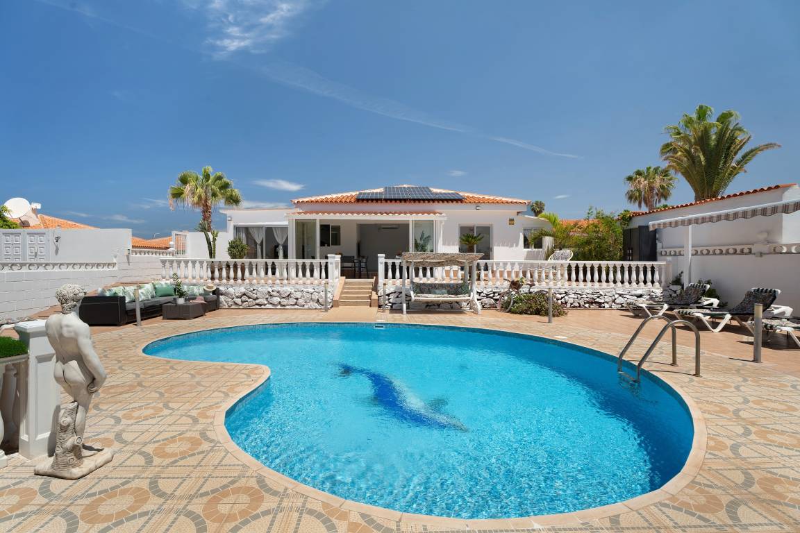 220 M² Villa ∙ 3 Bedrooms ∙ 6 Guests - Adeje