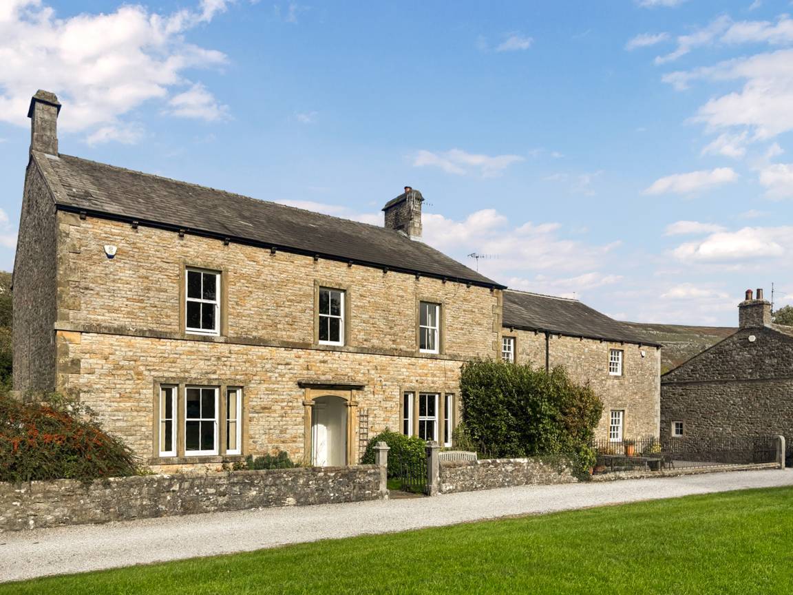 Cottage ∙ 5 Bedrooms ∙ 14 Guests - Grassington