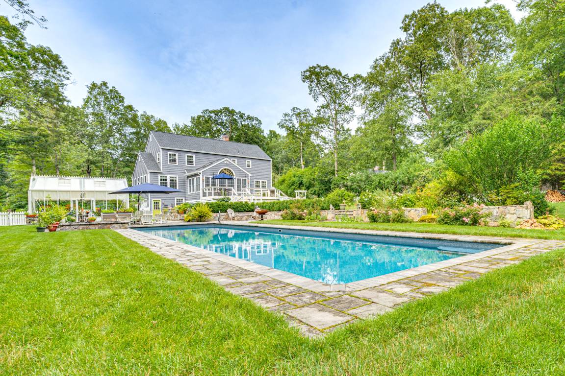 255 M² House ∙ 3 Bedrooms ∙ 9 Guests - Newtown, CT