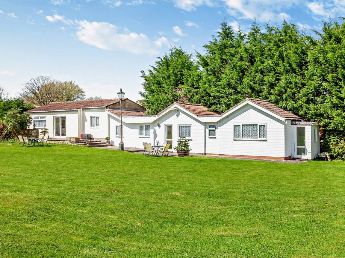 Cottage ∙ 2 Bedrooms ∙ 4 Guests - Bristol