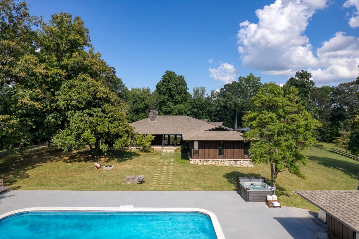 House ∙ 5 Bedrooms ∙ 10 Guests - Blaine, TN