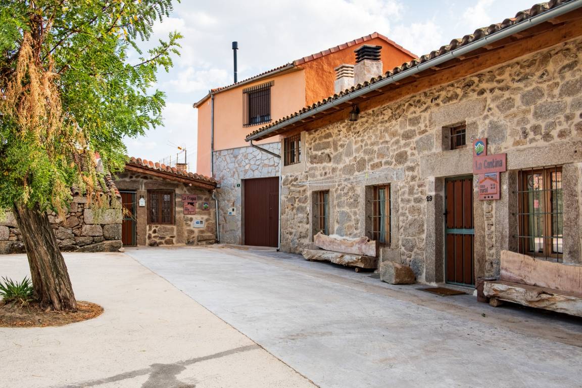 70 M² Ferienhaus ∙ 2 Schlafzimmer ∙ 4 Gäste - Piedrahíta
