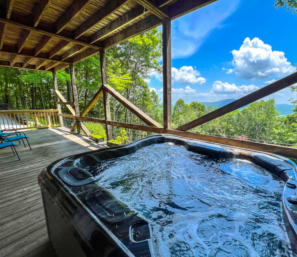 House ∙ 4 Bedrooms ∙ 11 Guests - West Jefferson, NC
