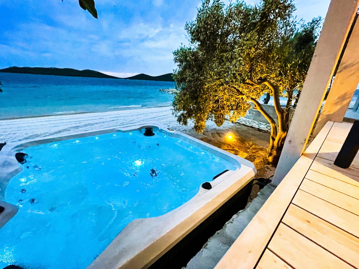 60 M² Villa ∙ 2 Bedrooms ∙ 6 Guests - Murter