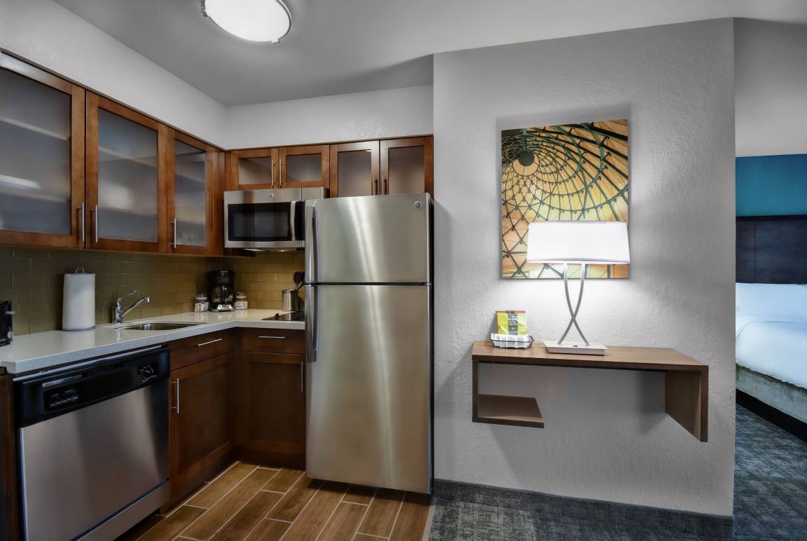 Hotel ∙ 1 Bedroom ∙ 4 Guests - Holland, MI