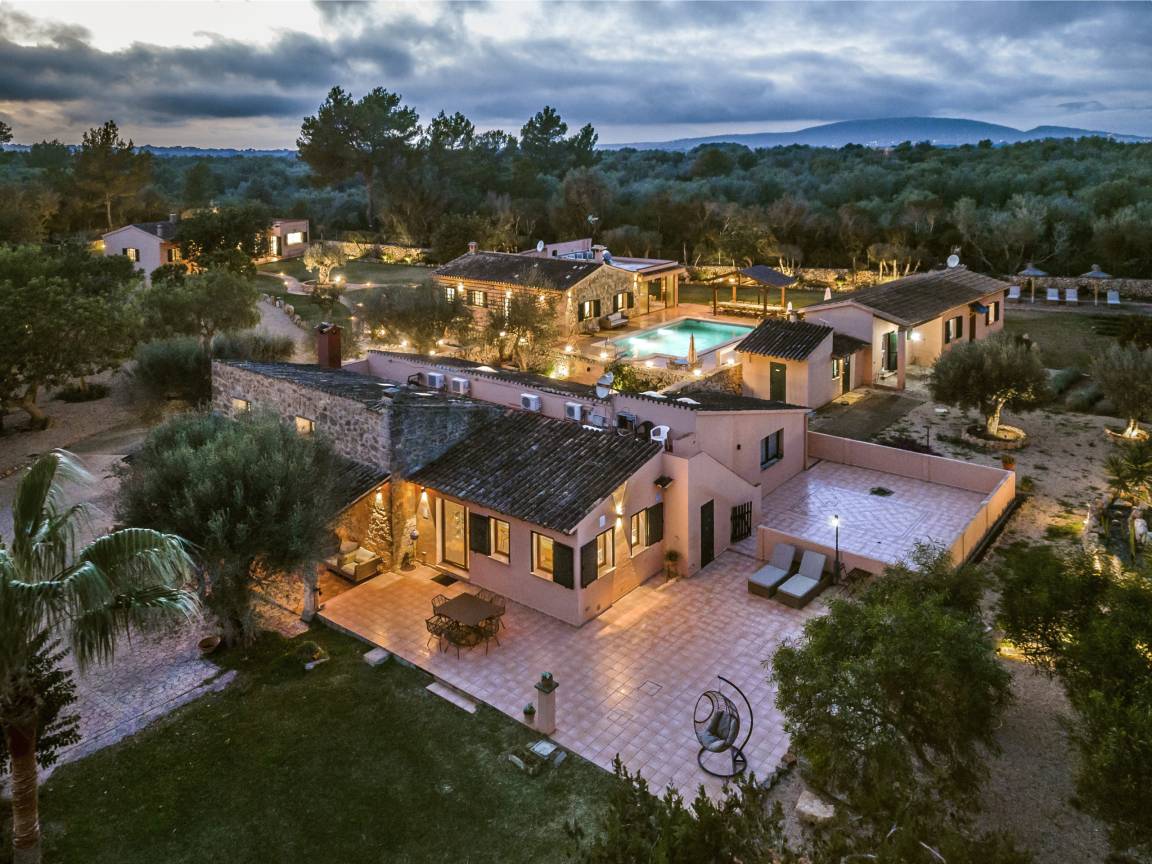 600 M² Maison De Vacances ∙ 14 Chambres ∙ 25 Personnes - Algaida