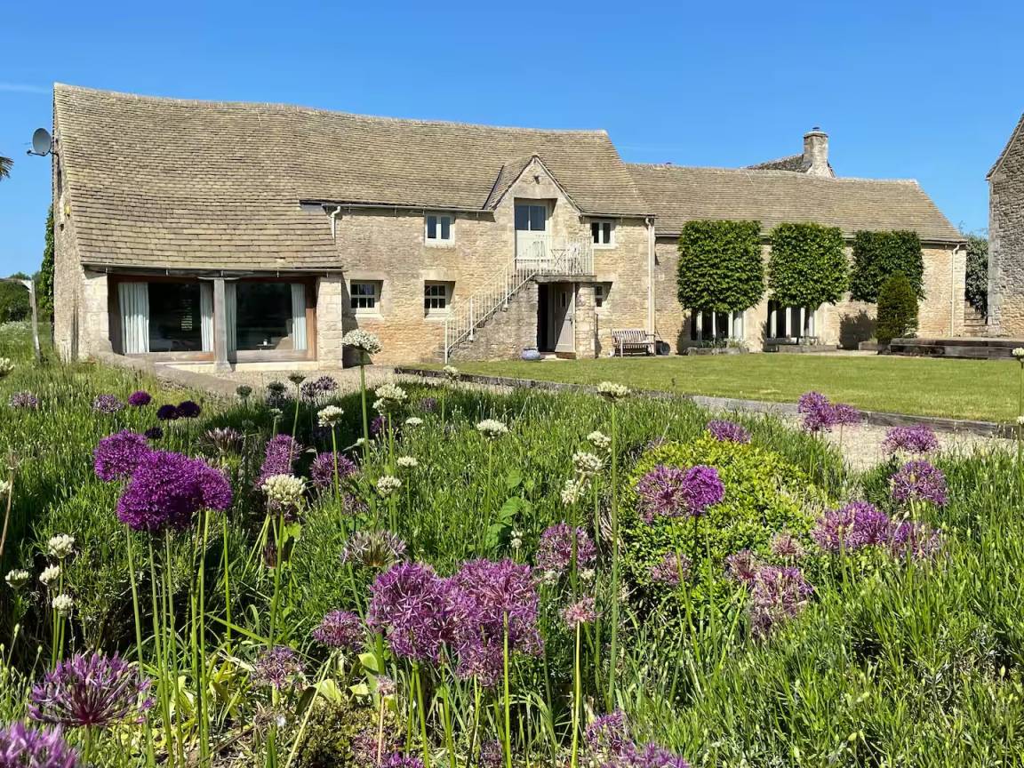 40 M² House ∙ 6 Bedrooms ∙ 12 Guests - Swindon