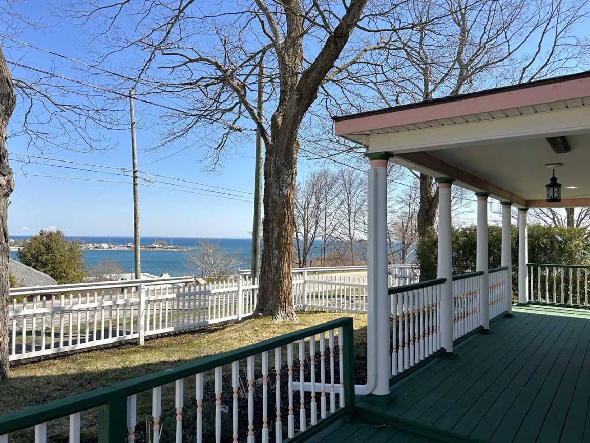 223 M² House ∙ 4 Bedrooms ∙ 8 Guests - Mackinac Island, MI