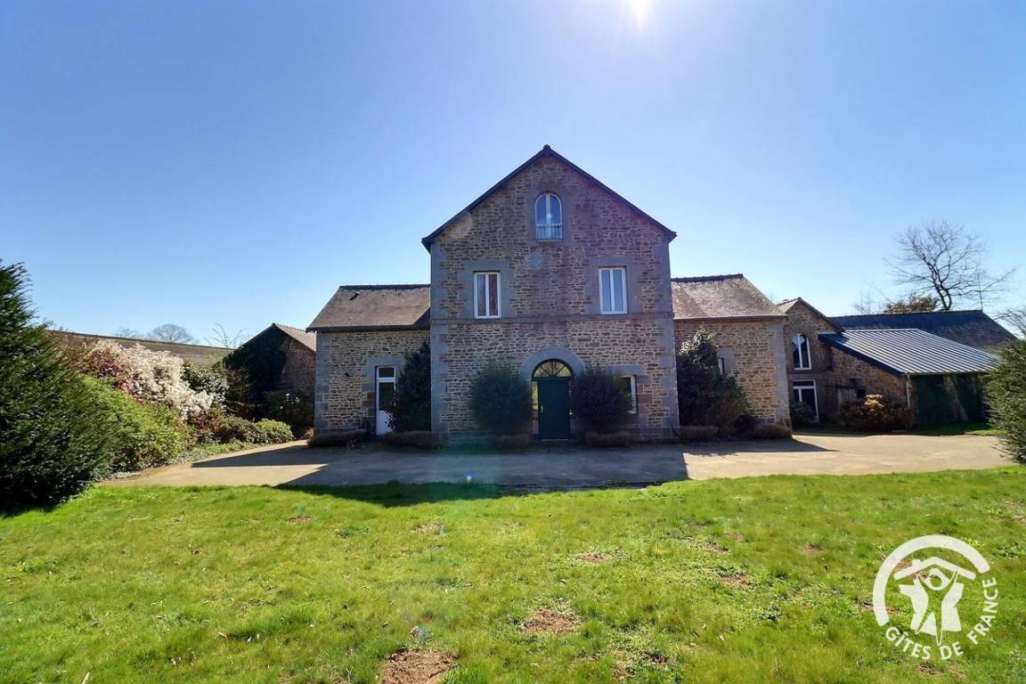 181 M² Gîte ∙ 4 Chambres ∙ 9 Personnes - Fougères