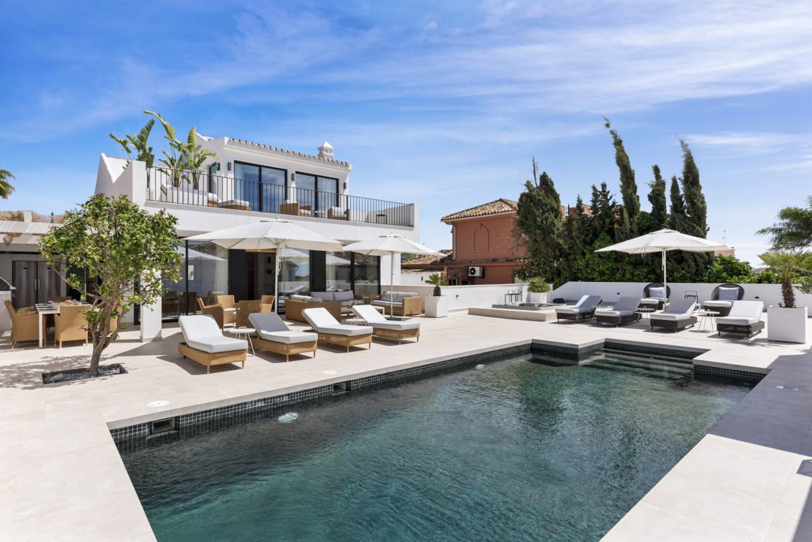 282 M² Villa ∙ 5 Bedrooms ∙ 10 Guests - Marbella