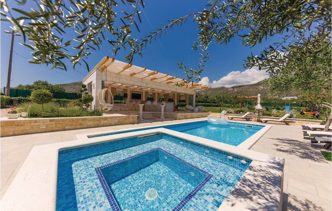 83 M² House ∙ 3 Bedrooms ∙ 8 Guests - Trogir