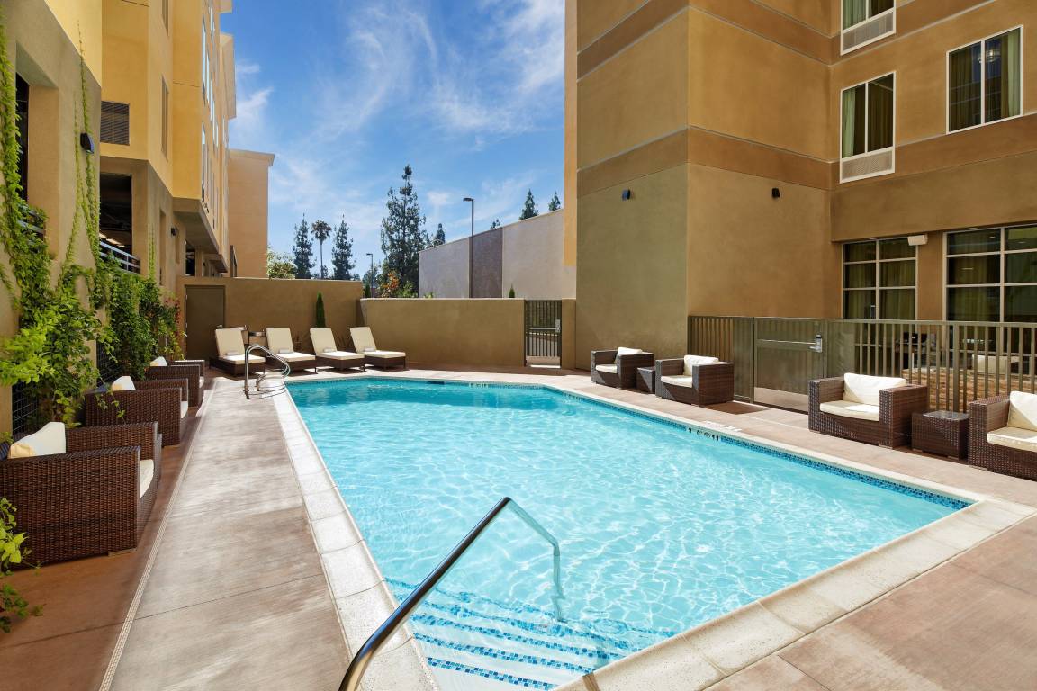 Hotel ∙ 2 Bedrooms ∙ 6 Guests - Anaheim