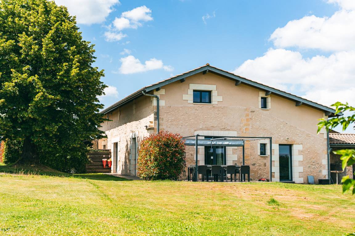 150 M² Villa ∙ 5 Bedrooms ∙ 9 Guests - Bordeaux