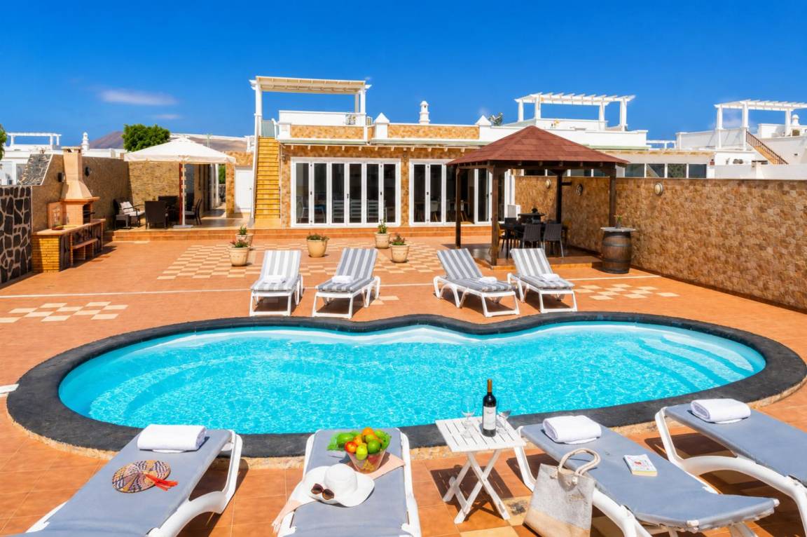 200 M² Villa ∙ 4 Bedrooms ∙ 8 Guests - Playa Blanca, Las Palmas, Spain
