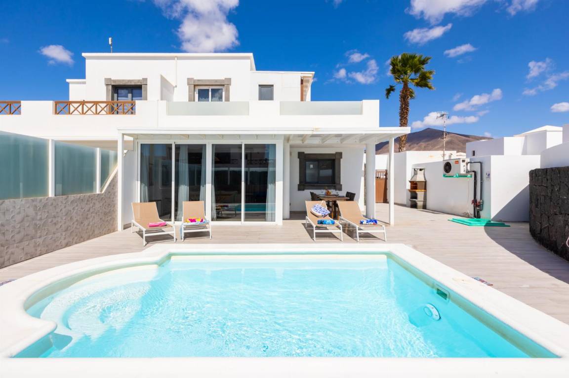 195 M² Villa ∙ 3 Bedrooms ∙ 6 Guests - Lanzarote