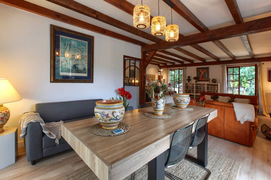 240 M² Villa ∙ 5 Chambres ∙ 12 Personnes - Le Haillan