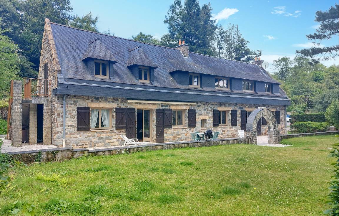160 M² Maison De Vacances ∙ 4 Chambres ∙ 9 Personnes - ibis Quimperle