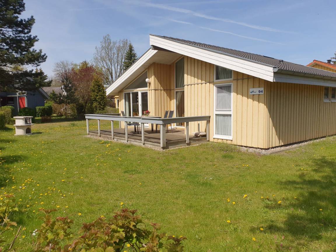 77 M² Ferienhaus ∙ 2 Schlafzimmer ∙ 4 Gäste - Kratzeburg