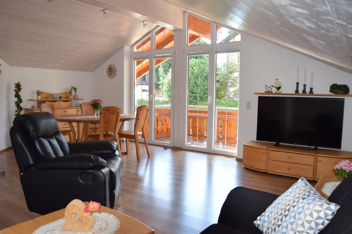 80 M² Ferienwohnung ∙ 1 Schlafzimmer ∙ 3 Gäste - Seeg