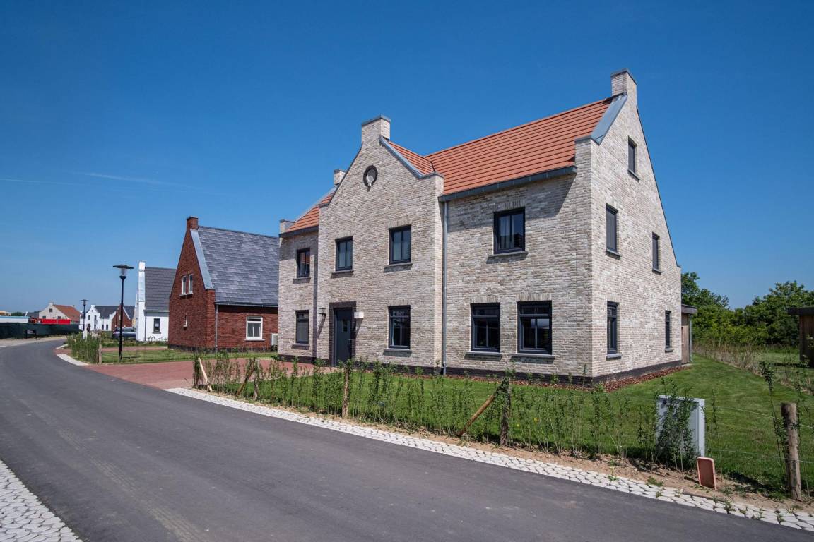340 M² Villa ∙ 10 Bedrooms ∙ 20 Guests - Roermond
