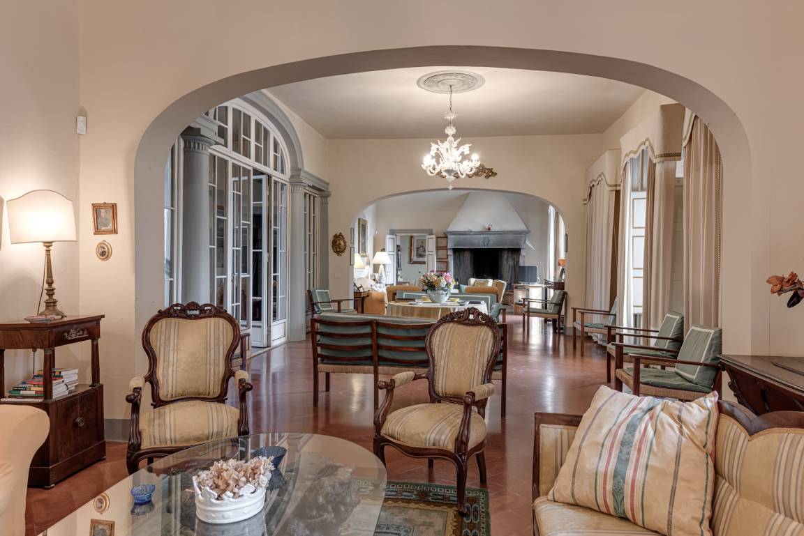 300 M² Villa ∙ 8 Slaapkamers ∙ 14 Gasten - Empoli