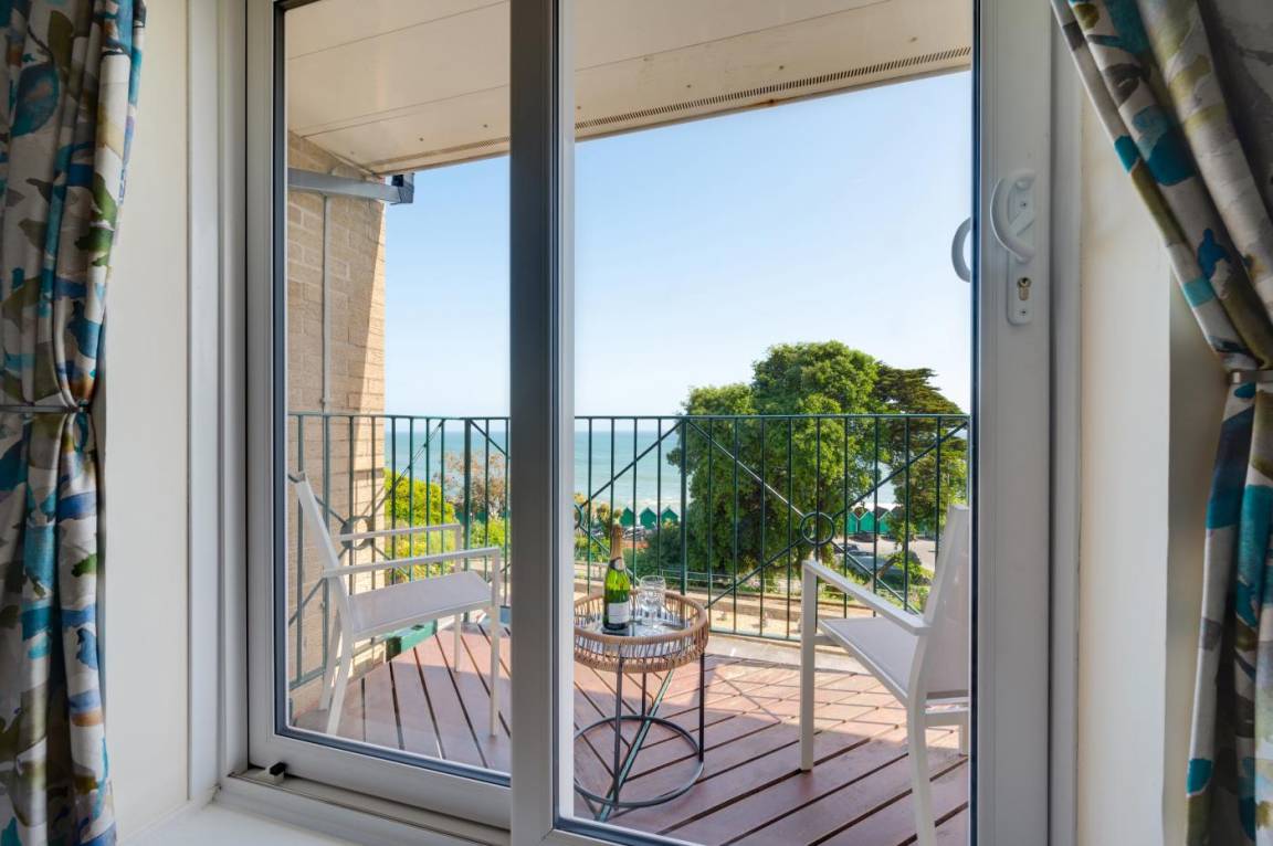 Apartment ∙ 2 Bedrooms ∙ 4 Guests - The Mumbles