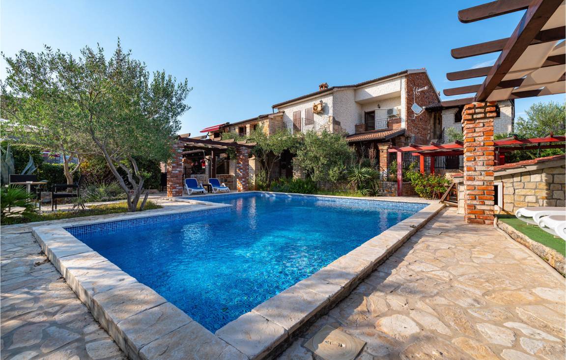 296 M² House ∙ 9 Bedrooms ∙ 21 Guests - Vir