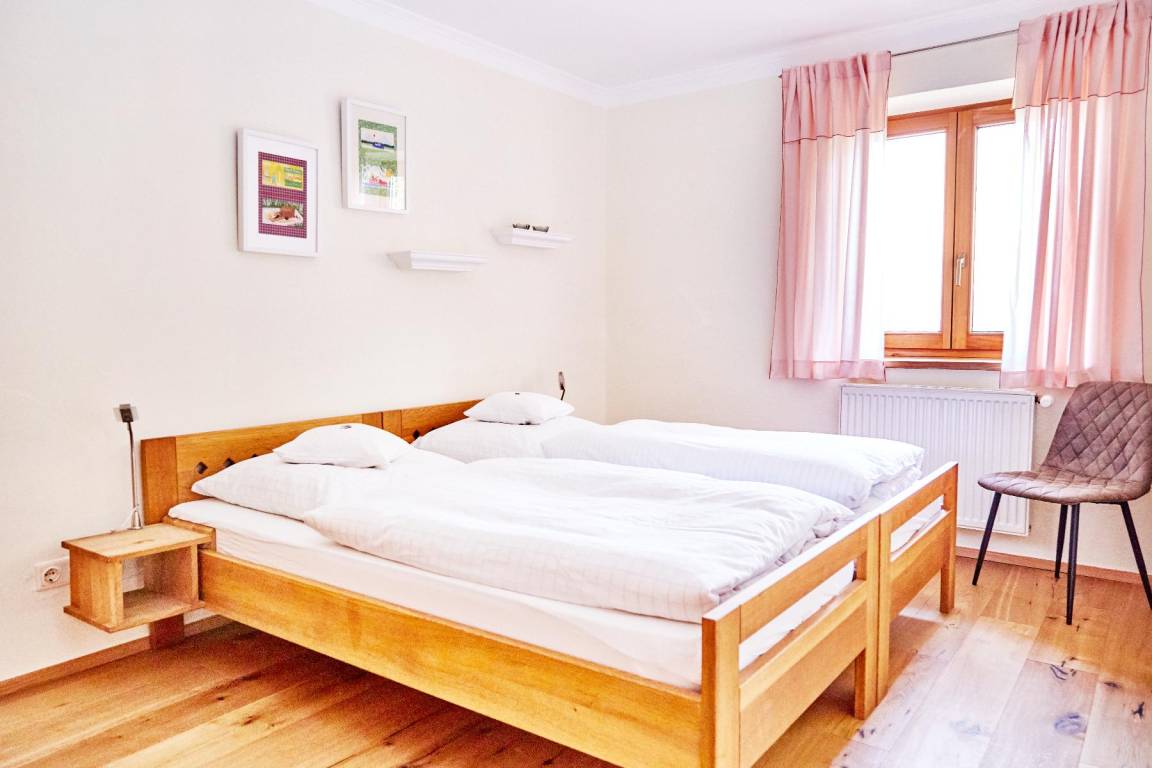 75 M² Ferienwohnung ∙ 2 Schlafzimmer ∙ 5 Gäste - Hauzenberg