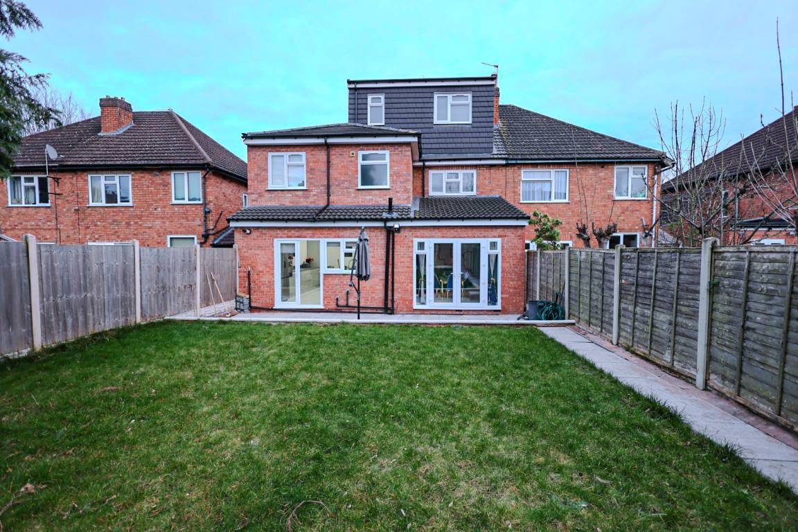 200 M² House ∙ 7 Bedrooms ∙ 17 Guests - Solihull