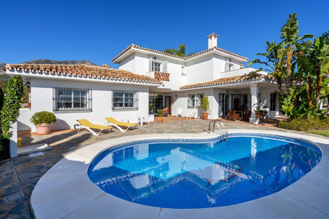 250 M² Villa ∙ 3 Bedrooms ∙ 8 Guests - Coín