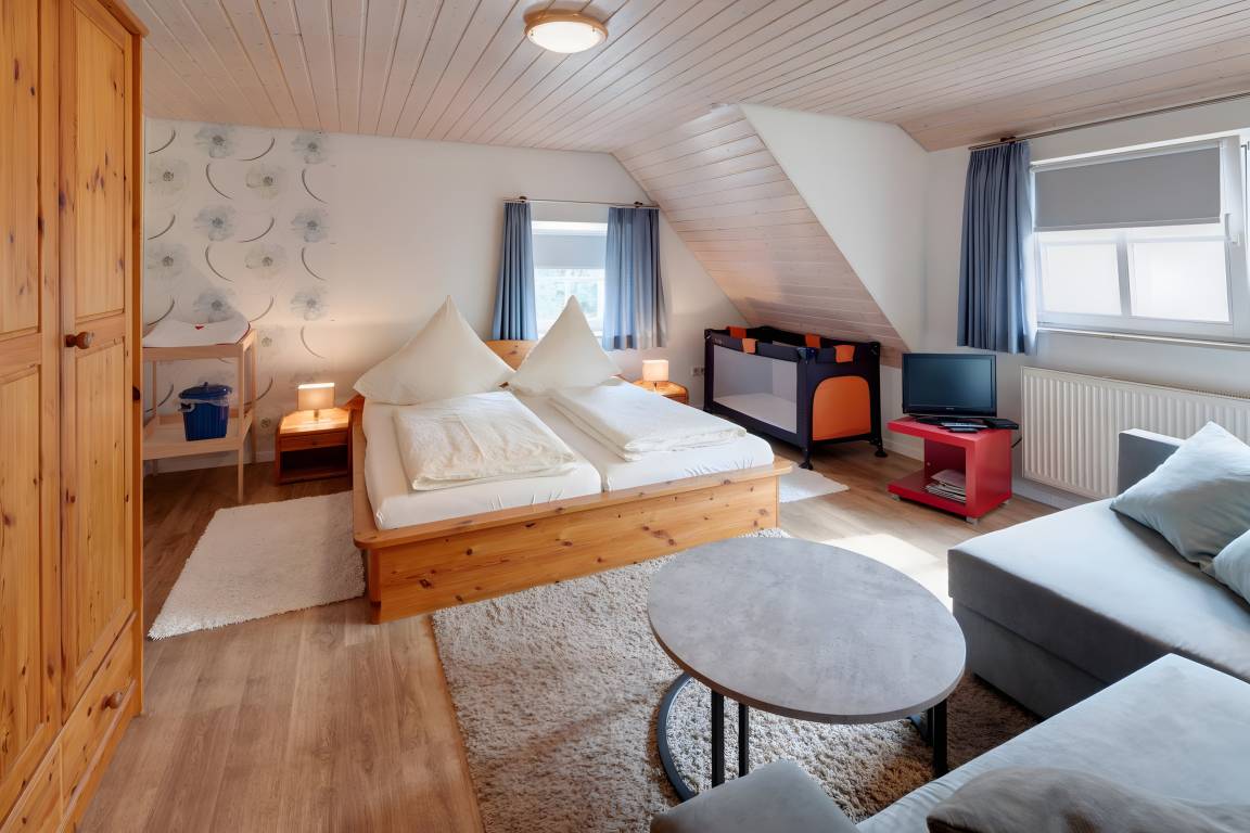 48 M² Ferienwohnung ∙ 2 Schlafzimmer ∙ 4 Gäste - Kirchberg an der Jagst