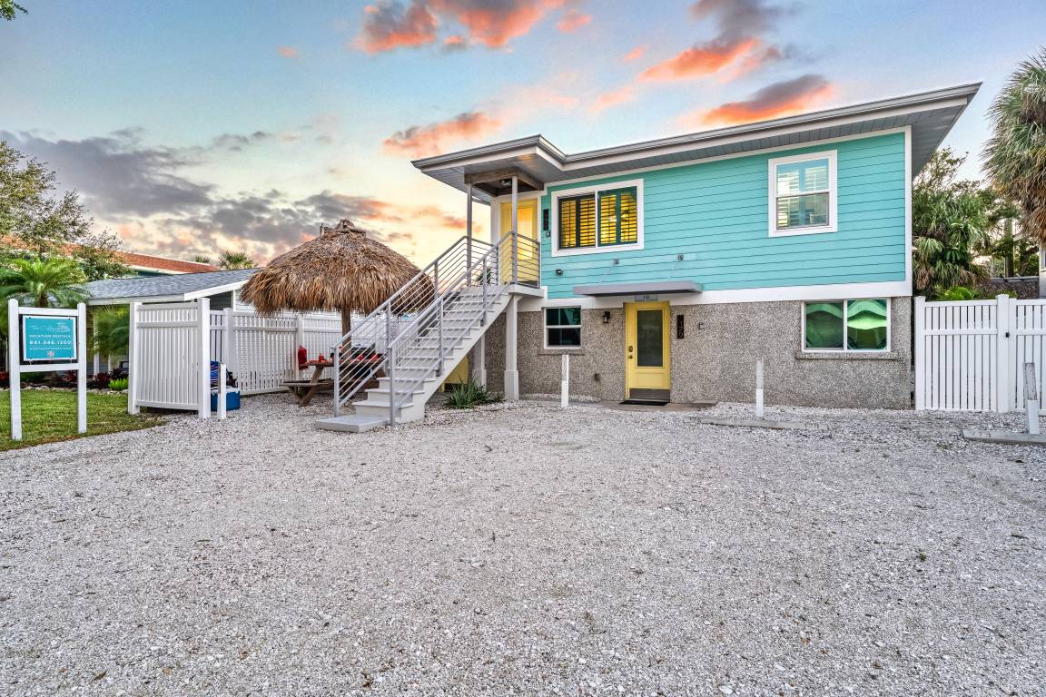 House ∙ 3 Bedrooms ∙ 10 Guests - Siesta Key, FL