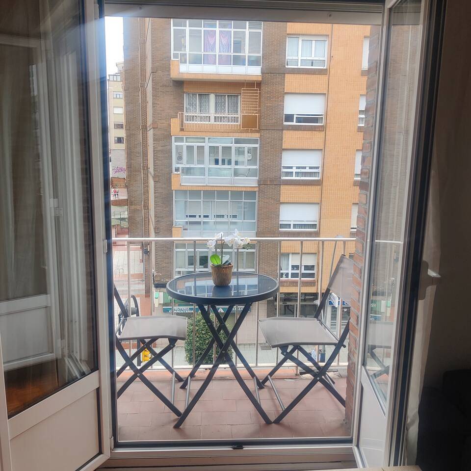 94 M² Apartamento ∙ 3 Habitaciones ∙ 6 Huéspedes - Gijón