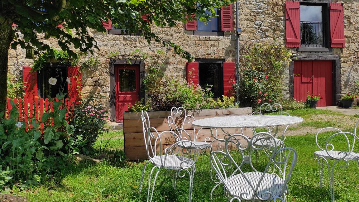 120 M² Gîte ∙ 2 Chambres ∙ 5 Personnes - Auvergne