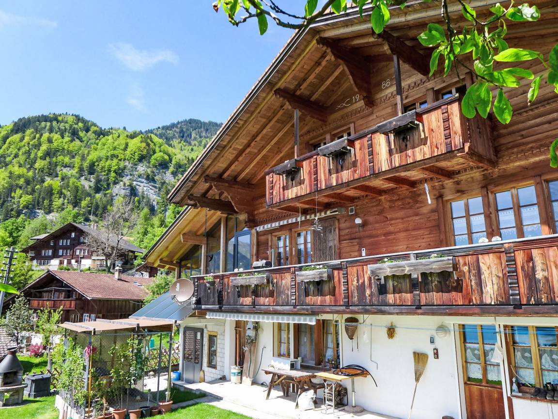 70 M² Huoneisto ∙ 2 Makuuhuonetta ∙ 4 Vierasta - Brienz