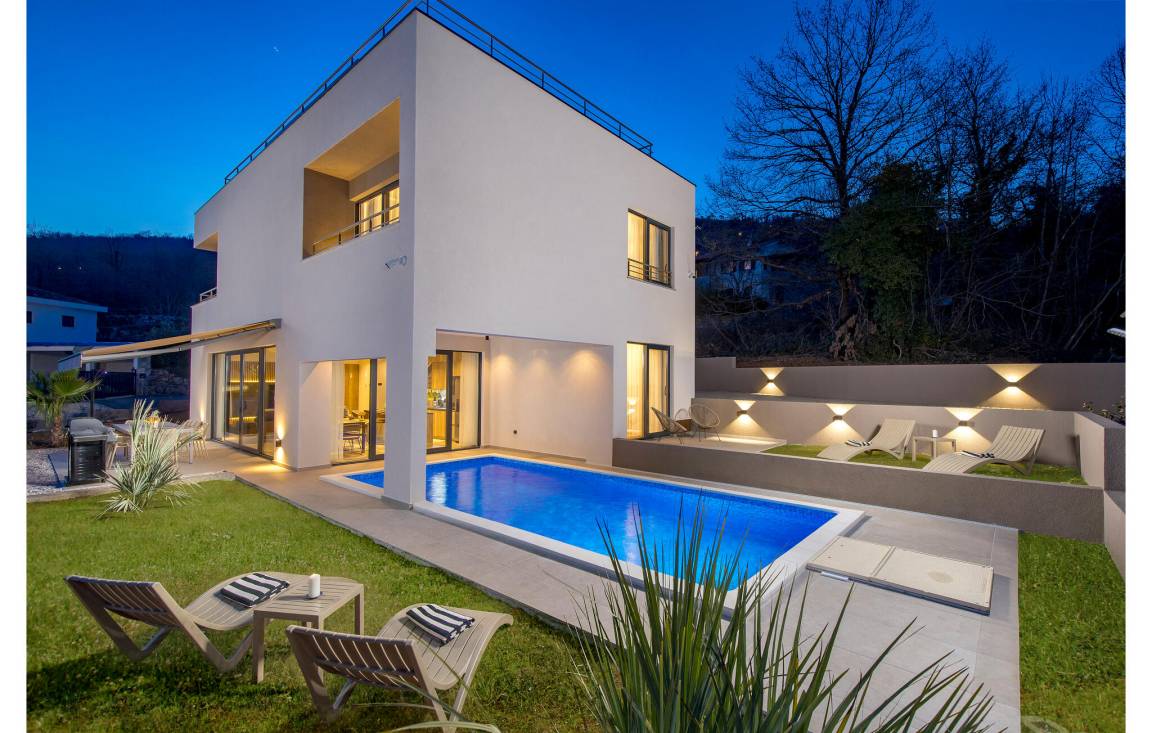 200 M² House ∙ 4 Bedrooms ∙ 8 Guests - Lovran