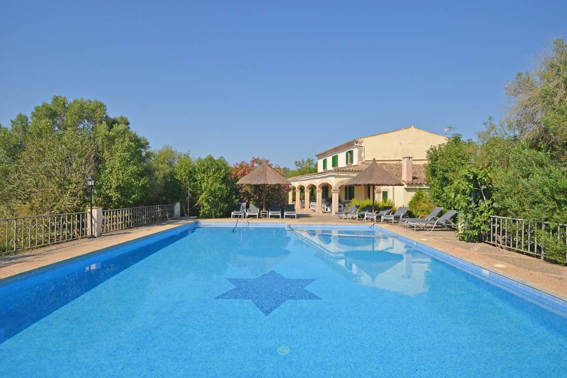 200 M² Villa ∙ 5 Bedrooms ∙ 10 Guests - Petra