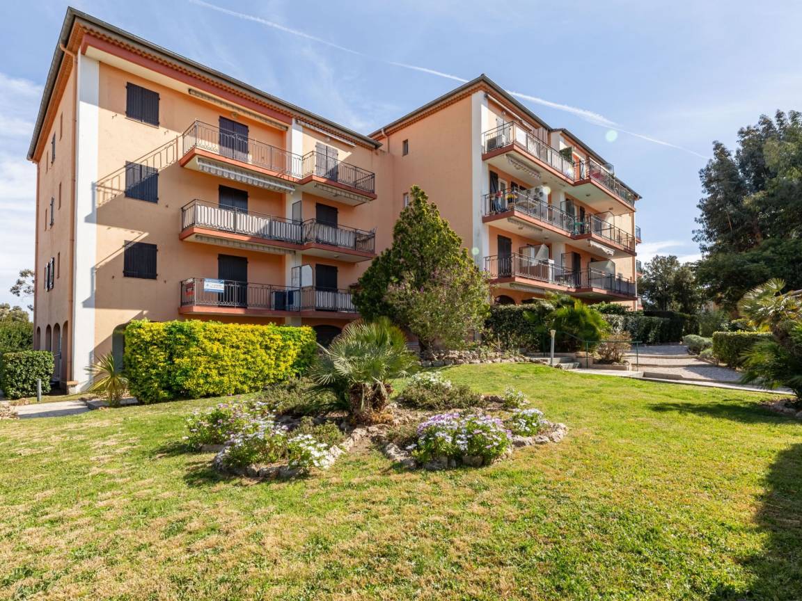 28 M² Huis ∙ 1 Slaapkamer ∙ 4 Gasten - Fréjus